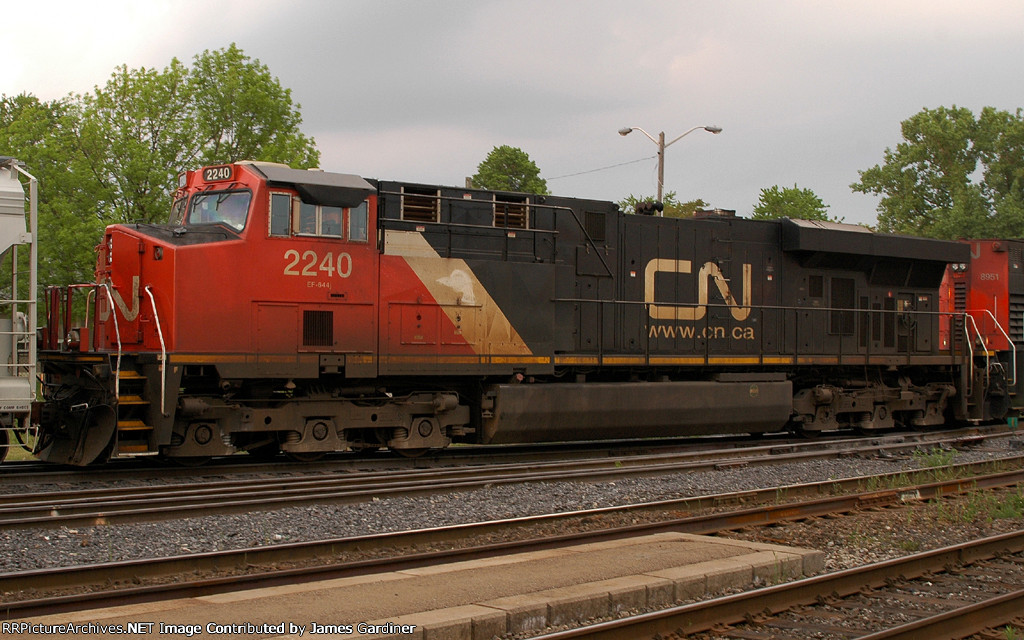 CN 2240